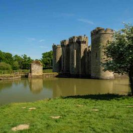 Hiking in London | Hiking: Bodiam Castle & Hurst Green Walk | Explore ...